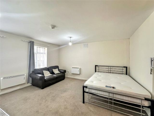 High Street, Slough, Berkshire SL1, 1 bed flat to rent, £900 pcm | PrimeLocation