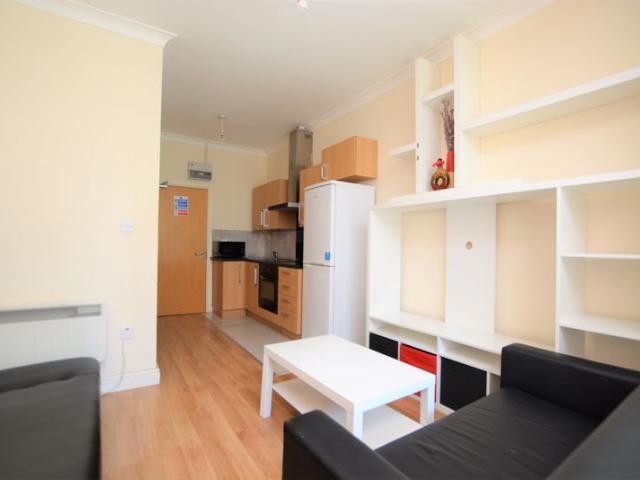 High Street, Slough SL1, Studio to rent, £1,025 pcm | PrimeLocation