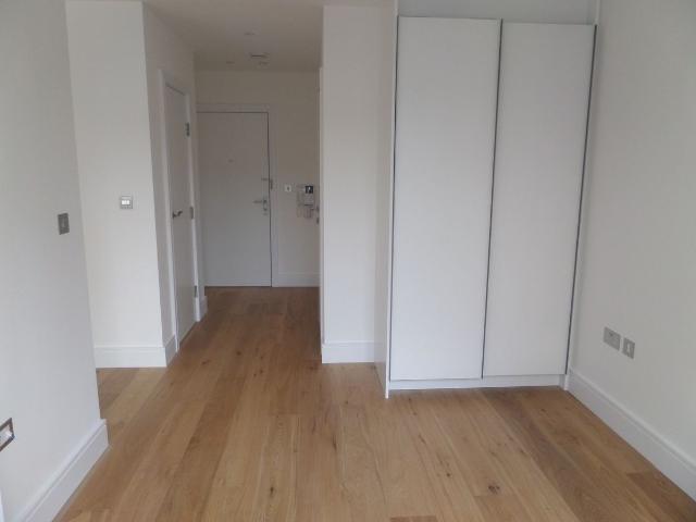 High Street, Slough SL1, Studio to rent, £900 pcm | PrimeLocation