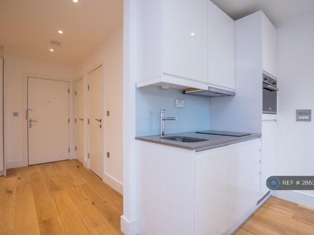 High Street, Slough, SL1 1 bed flat to rent £1,097 pcm £253 pw