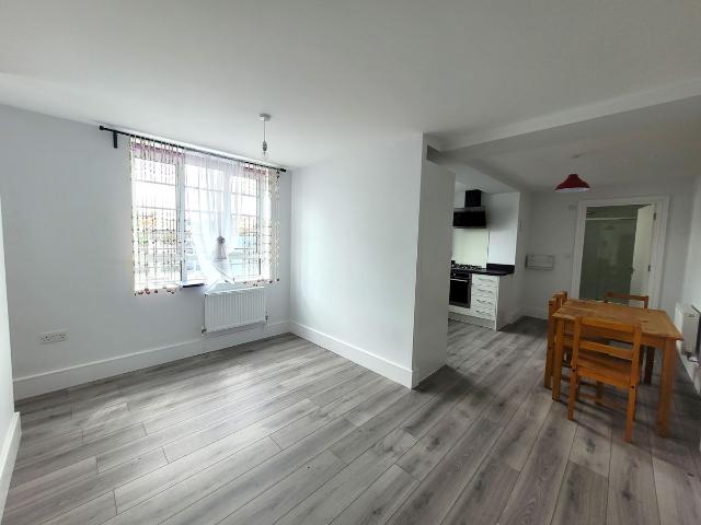 High Street, Slough SL1, 1 bed flat to rent, £1,100 pcm | PrimeLocation