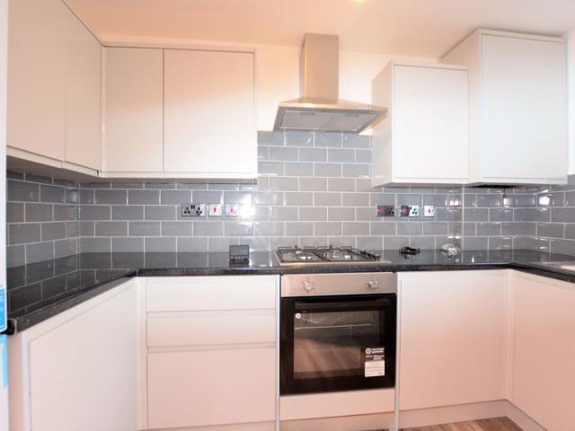 High Street, Slough SL1, 2 bed flat to rent, £1,350 pcm | PrimeLocation