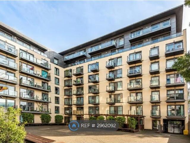 High Street, Slough SL1, 2 bed flat to rent, £1,600 pcm | PrimeLocation