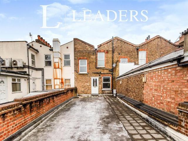 High Street, SM1 2 bed flat to rent £1,750 pcm £404 pw