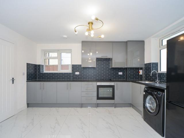 High Street, Swanley BR8, 2 bed flat to rent, £1,450 pcm | PrimeLocation