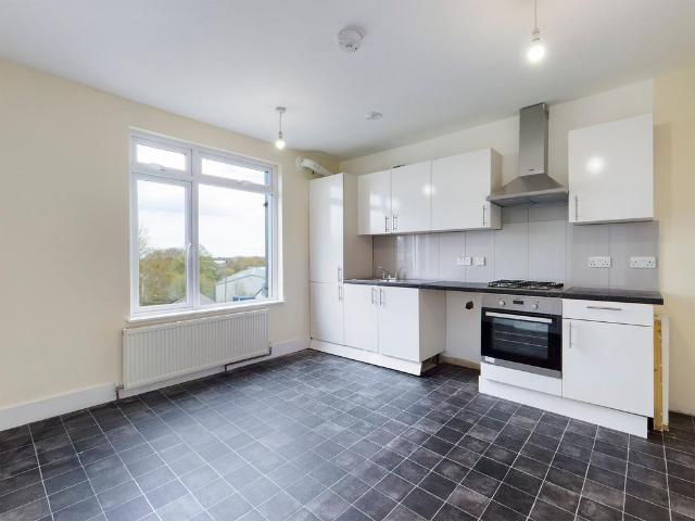 High Street, Swanley, BR8 2 bed flat to rent £1,295 pcm £299 pw