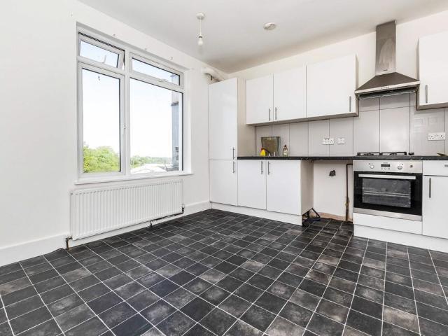 High Street Swanley BR8 2 bed flat to rent £1,295 pcm £299 pw
