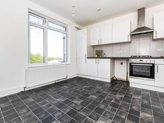 High Street, Swanley BR8, 2 bed flat to rent, £1,300 pcm | PrimeLocation