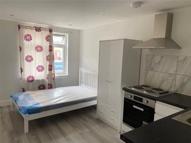 High Street, Staines Upon Thames, Surrey TW18, Studio to rent, £1,100 pcm | PrimeLocation