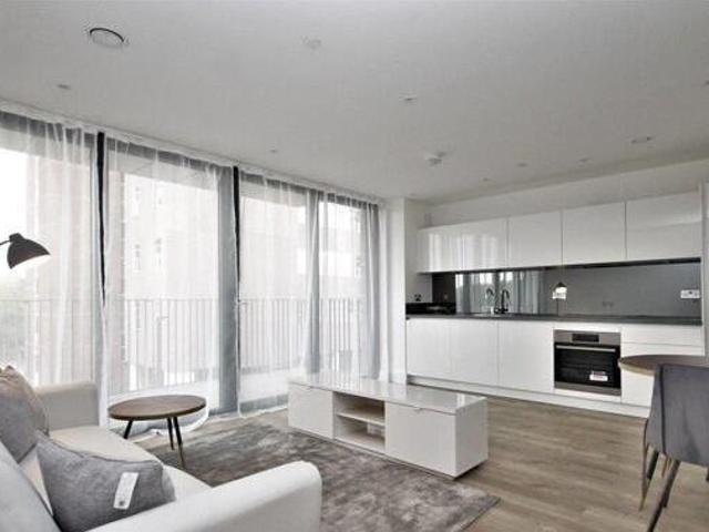 High Street, Staines upon thames, 2 Bedroom Apartment