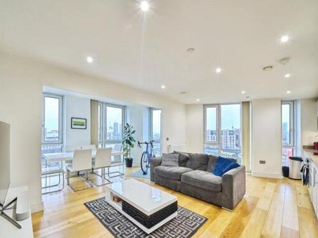High Street, Stratford, 2 Bedroom Flat