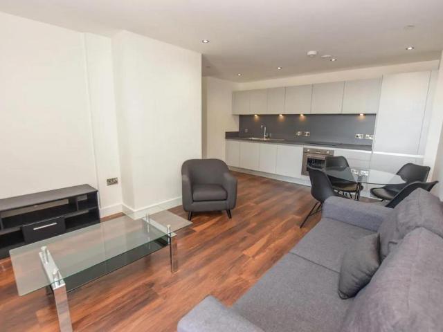 High Street, Stratford E15 1 bed apartment to rent £1,950 pcm £450 pw