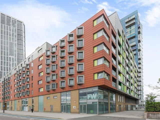 High Street, Stratford, London, E15 2 bed flat to rent £2,250 pcm £519 pw