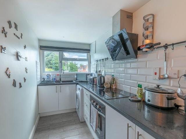 High Street, Studley, Warwickshire B80, 2 bed flat to rent, £925 pcm | PrimeLocation
