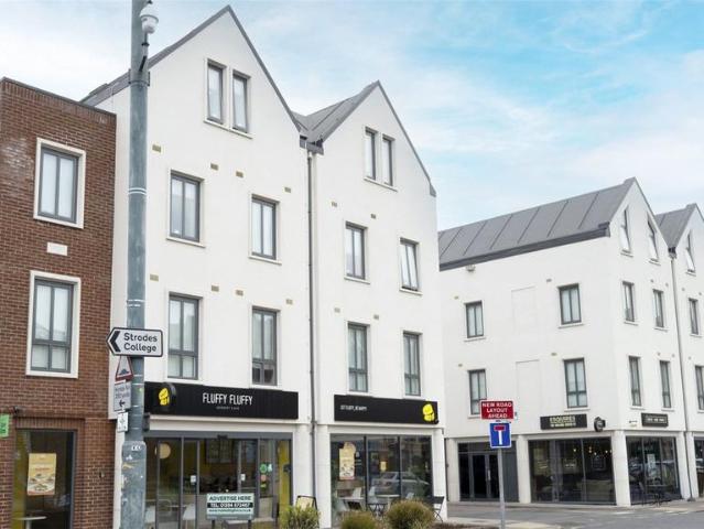 High Street, Surrey TW20 1 bed flat to rent £1,426 pcm £329 pw