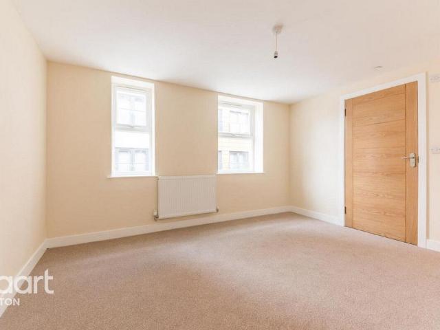 High Street, SUTTON 3 bed apartment to rent £2,000 pcm £462 pw