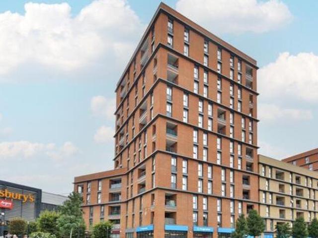 High Street, Sutton, 2 Bedroom Apartment