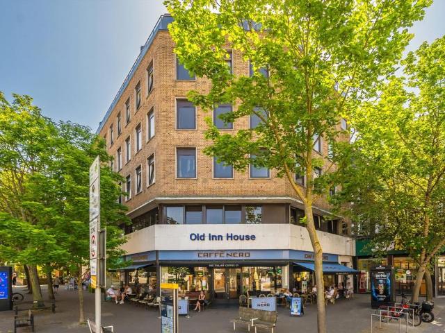High Street, Sutton SM1 2 bed flat to rent £1,450 pcm £335 pw