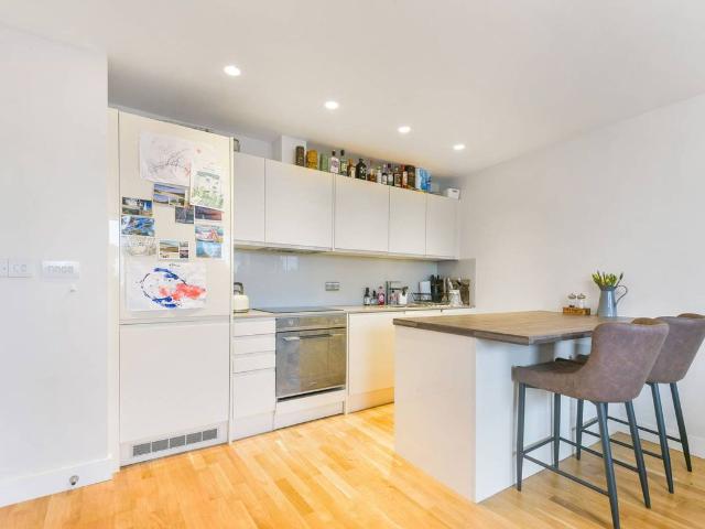 High Street, Sutton SM1, 2 bed flat to rent, £1,800 pcm | PrimeLocation