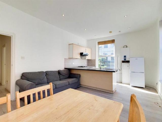 High Street Sutton, Sutton SM1 1 bed flat to rent £1,450 pcm £335 pw