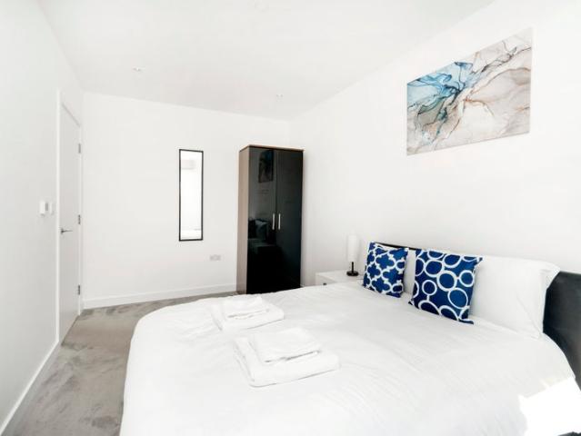 High spec 3 bed 2 bath in Zone 1
