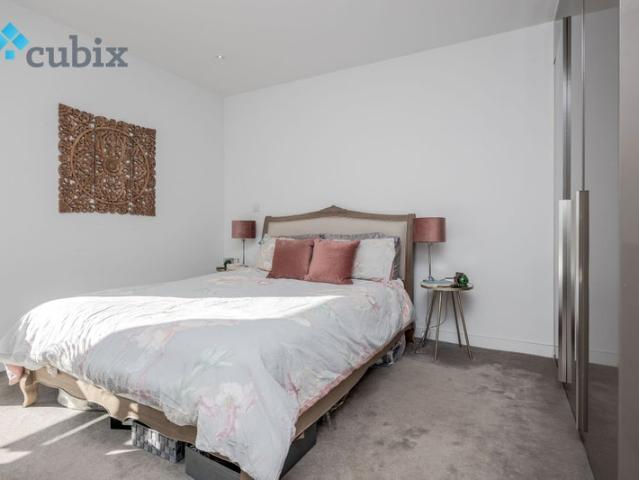 High spec 2 bed 2 bath apartment in Zone 1