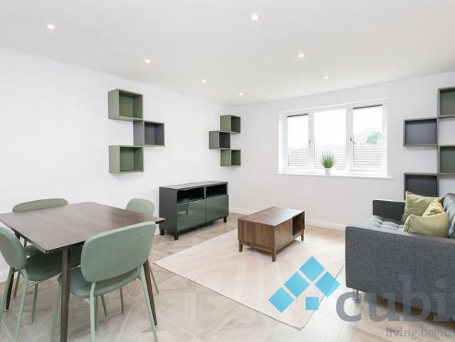 High Spec 2 bed apartment with parking