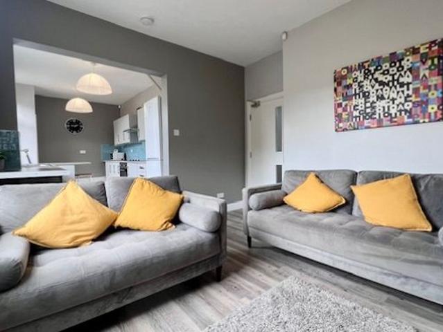 High Spec 5 bedroom House with 2 bathrooms