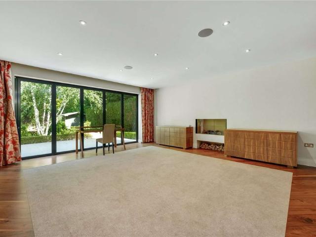 High spec 6 bedroom gated home, located approximately 1.2 miles from ACS International School