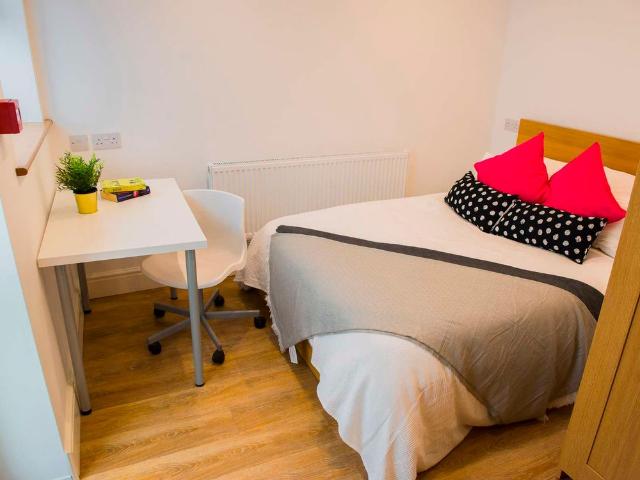 High Specification En Suite Student Accommodation A female house with all rooms having en suites Room 3