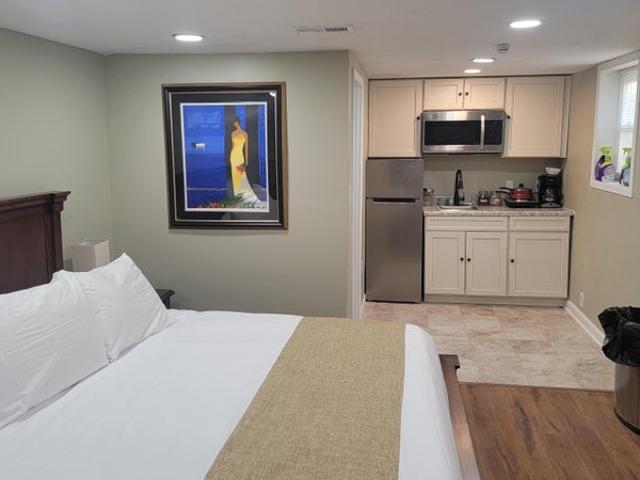 High speed WiFi Fresh air with back patio, plush