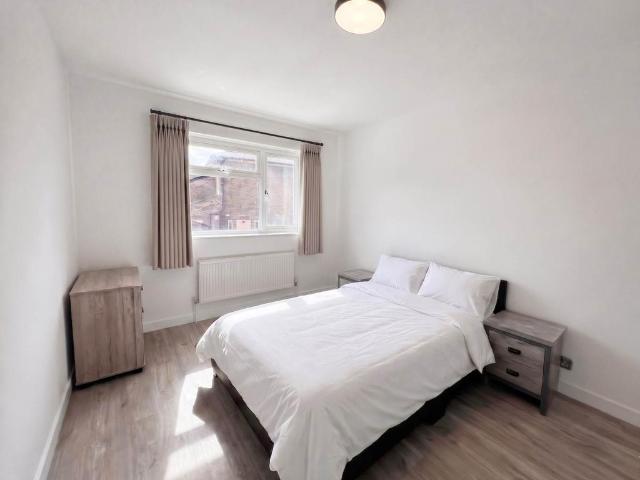 High Trees, Brixton, SW2 4 bed terraced house to rent £4,000 pcm £923 pw