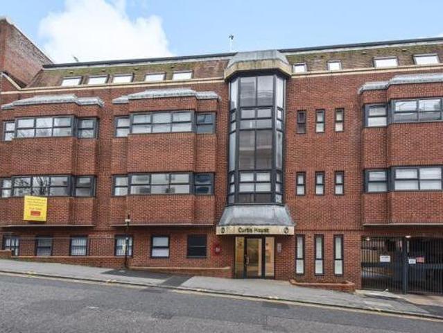 High Wycombe, Buckinghamshire, 2 Bedroom Flat