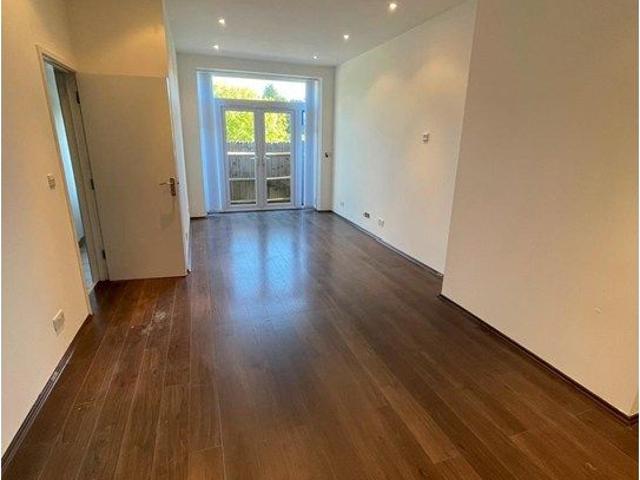 High Wycombe, High Wycombe HP12, Studio to rent, £1,200 pcm | PrimeLocation