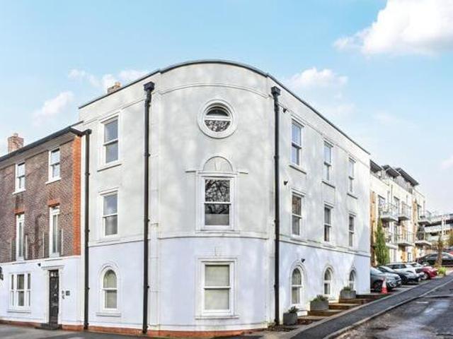 High Wycombe, Train Station, 2 Bedroom Flat