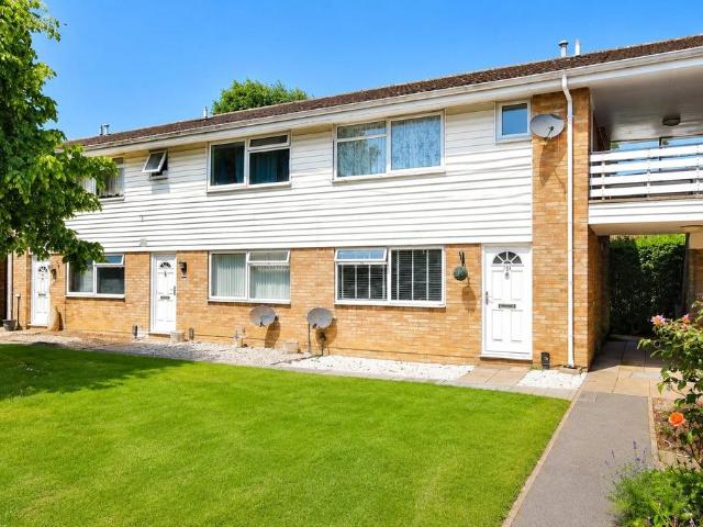 Highclere Court, Knaphill, Woking. 1 bed maisonette to rent £1,190 pcm £275 pw