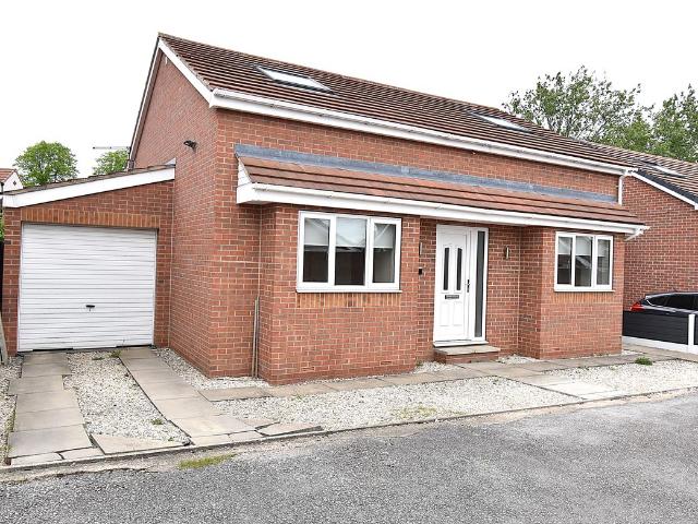 Highclere Court, Pontefract WF9, 3 bed detached bungalow to rent, £1,150 pcm | PrimeLocation