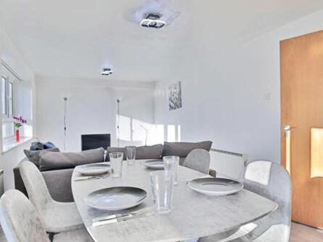 Highclere Avenue, Salford, 2 Bedroom Apartment