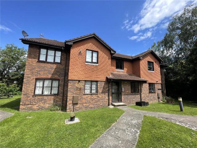 Highclere, Guildford, Surrey, GU1 1 bed apartment to rent £1,395 pcm £322 pw
