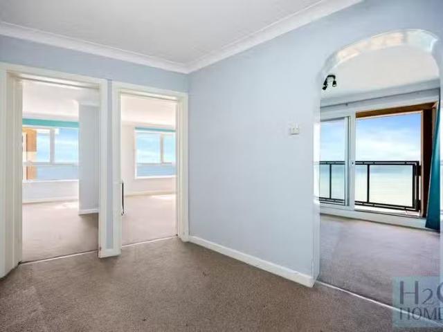 Highcliff Court, High Street. 2 bed apartment for sale £550.