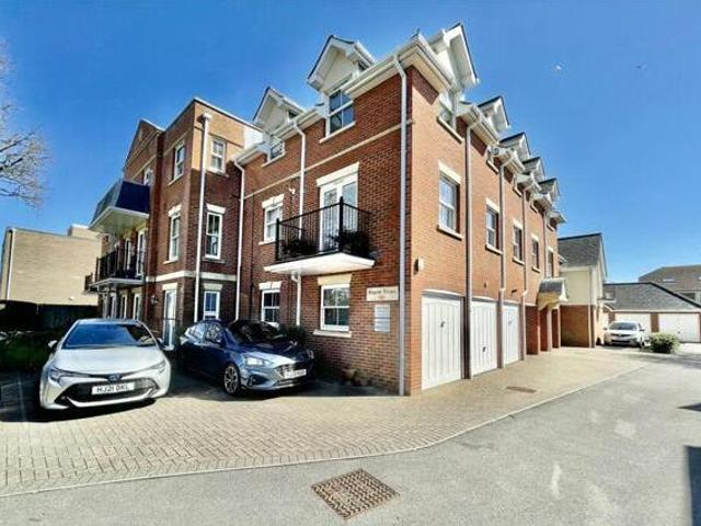 Highcliffe On Sea, Lymington Road, Christchurch, 2 Bedroom Apartment