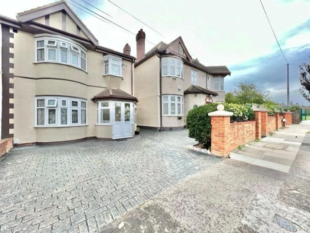 Highcliffe Gardens, Ilford, Essex IG4, 1 bed flat to rent, £1,400 pcm | PrimeLocation
