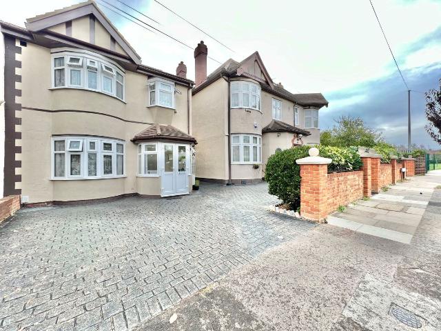 Highcliffe Gardens, Redbridge IG4, 1 bed flat to rent, £1,400 pcm | PrimeLocation