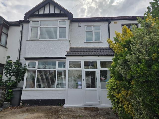 Highcliffe Gardens, Redbridge, Ilford IG4, 4 bed terraced house to rent, £2,750 pcm | PrimeLocation