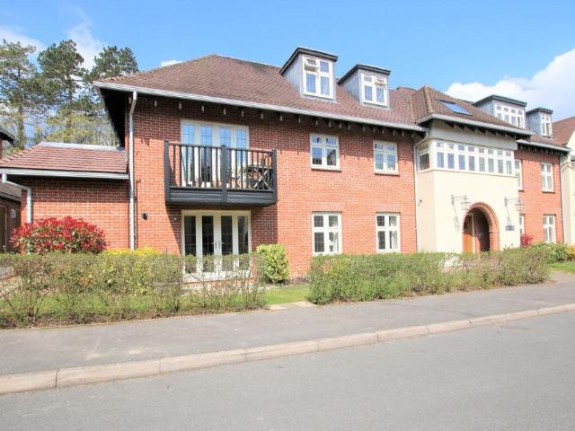 Highcroft Road, Winchester, Unfurnished 2 bed flat to rent £1,550 pcm £358 pw