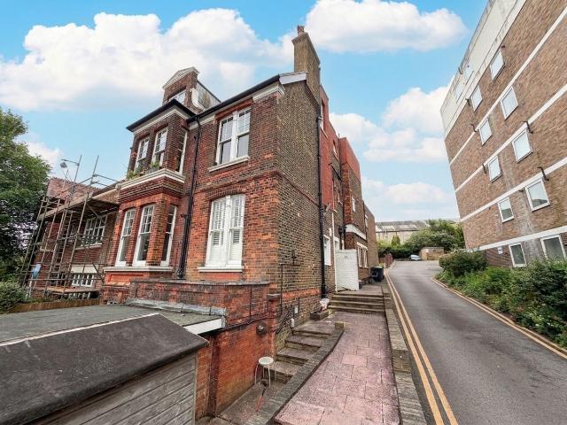 Highcroft Villas, Brighton BN1, 2 bed flat to rent, £1,700 pcm | PrimeLocation