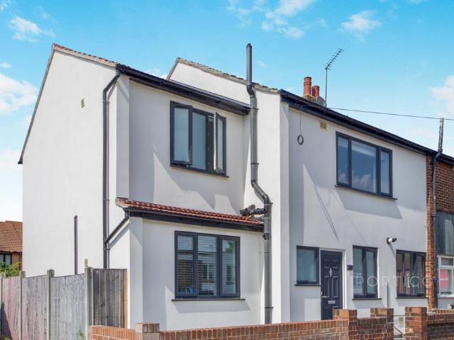 Higham Place, London, E17 4 bed house to rent £3,325 pcm £767 pw