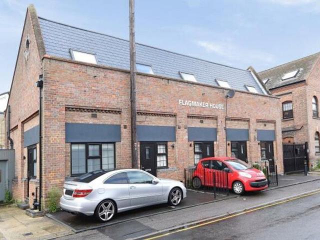 Higham Road, Chesham, HP5 1 bed end of terrace house to rent £1,175 pcm £271 pw