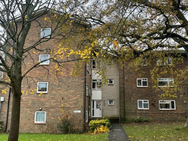 Highams Hill, Crawley RH11, 2 bed flat to rent, £1,400 pcm | PrimeLocation