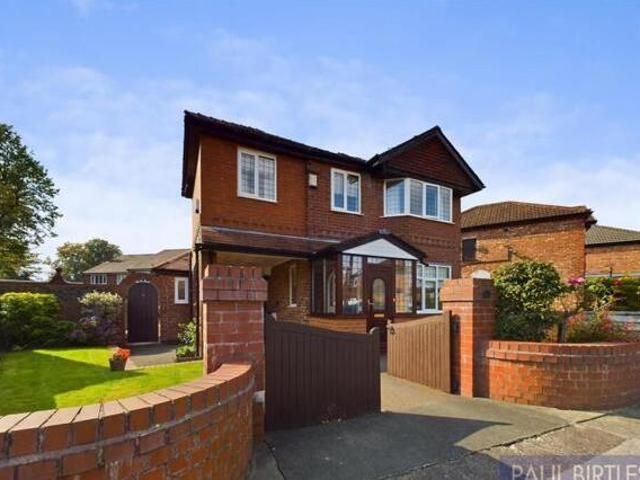 Highbury Avenue, Flixton, 3 Bedroom Detached
